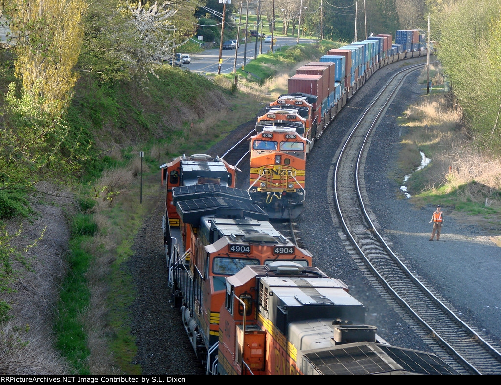 BNSF 5394 West meets BNSF 4050 East